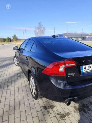 Black Volvo S60 2012 in Vilnius, with an engine capacity of 1.56 L and mileage of 340 thousand km for 4000 €, photo 7 on AUTOMOTO.COM.LV