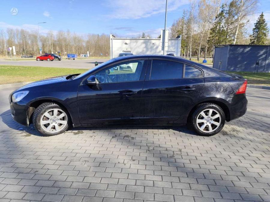 Black Volvo S60 2012 in Vilnius, with an engine capacity of 1.56 L and mileage of 340 thousand km for 4000 €, photo 8 on AUTOMOTO.COM.LV