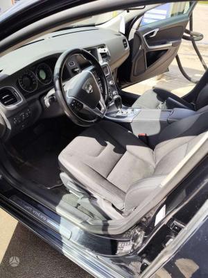 Black Volvo S60 2012 in Vilnius, with an engine capacity of 1.56 L and mileage of 340 thousand km for 4000 €, photo 11 on AUTOMOTO.COM.LV