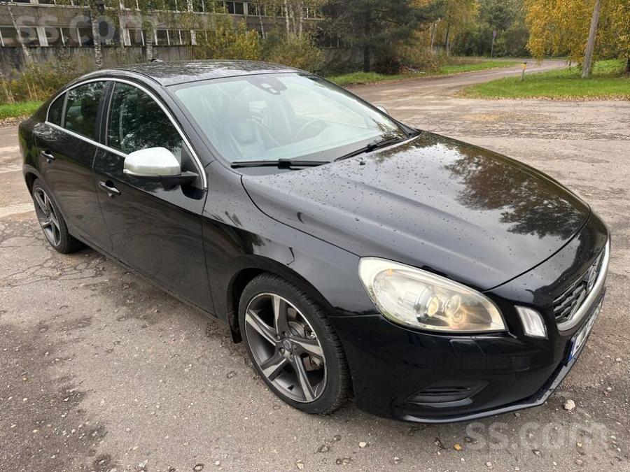 Melns Volvo S60 2012 Rīga, ar dzinēja tilpumu 1.60 L un nobraukumu 286 tūkst. km par 4700 €, foto 1 vietnē AUTOMOTO.COM.LV