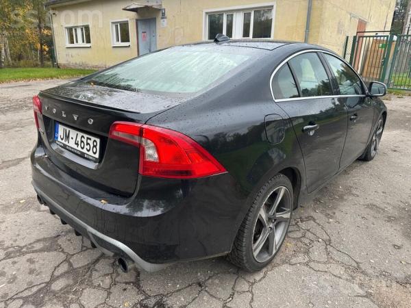 Melns Volvo S60 2012 Rīga, ar dzinēja tilpumu 1.60 L un nobraukumu 286 tūkst. km par 4700 €, foto 4 vietnē AUTOMOTO.COM.LV