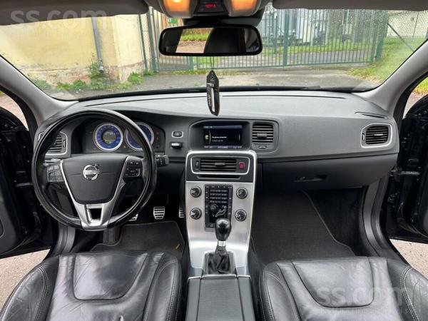 Melns Volvo S60 2012 Rīga, ar dzinēja tilpumu 1.60 L un nobraukumu 286 tūkst. km par 4700 €, foto 7 vietnē AUTOMOTO.COM.LV