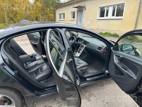 Melns Volvo S60 2012 Rīga, ar dzinēja tilpumu 1.60 L un nobraukumu 286 tūkst. km par 4700 €, foto 9 vietnē AUTOMOTO.COM.LV