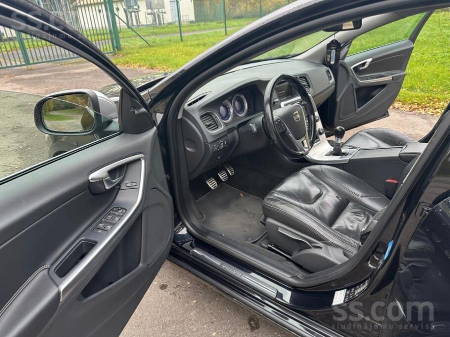 Melns Volvo S60 2012 Rīga, ar dzinēja tilpumu 1.60 L un nobraukumu 286 tūkst. km par 4700 €, foto 10 vietnē AUTOMOTO.COM.LV