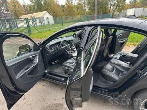 Melns Volvo S60 2012 Rīga, ar dzinēja tilpumu 1.60 L un nobraukumu 286 tūkst. km par 4700 €, foto 11 vietnē AUTOMOTO.COM.LV