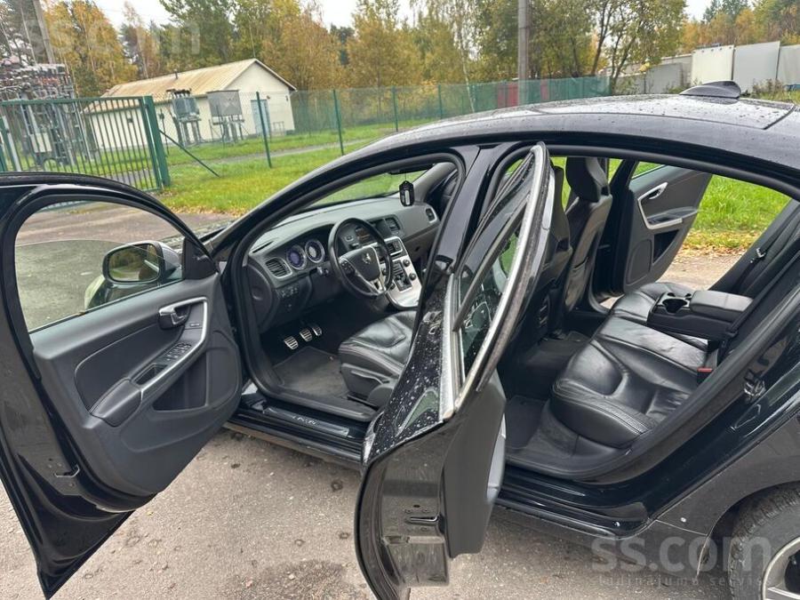 Melns Volvo S60 2012 Rīga, ar dzinēja tilpumu 1.60 L un nobraukumu 286 tūkst. km par 4700 €, foto 11 vietnē AUTOMOTO.COM.LV