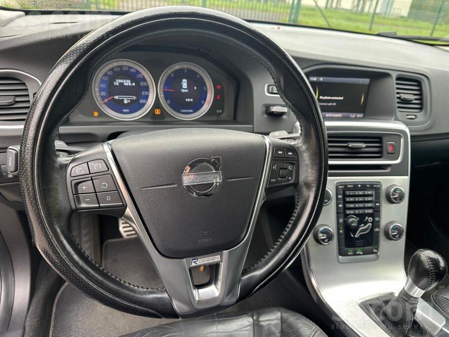 Melns Volvo S60 2012 Rīga, ar dzinēja tilpumu 1.60 L un nobraukumu 286 tūkst. km par 4700 €, foto 13 vietnē AUTOMOTO.COM.LV