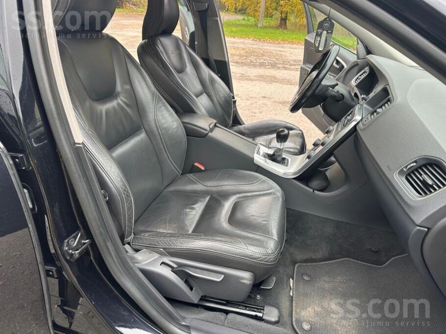 Melns Volvo S60 2012 Rīga, ar dzinēja tilpumu 1.60 L un nobraukumu 286 tūkst. km par 4700 €, foto 15 vietnē AUTOMOTO.COM.LV
