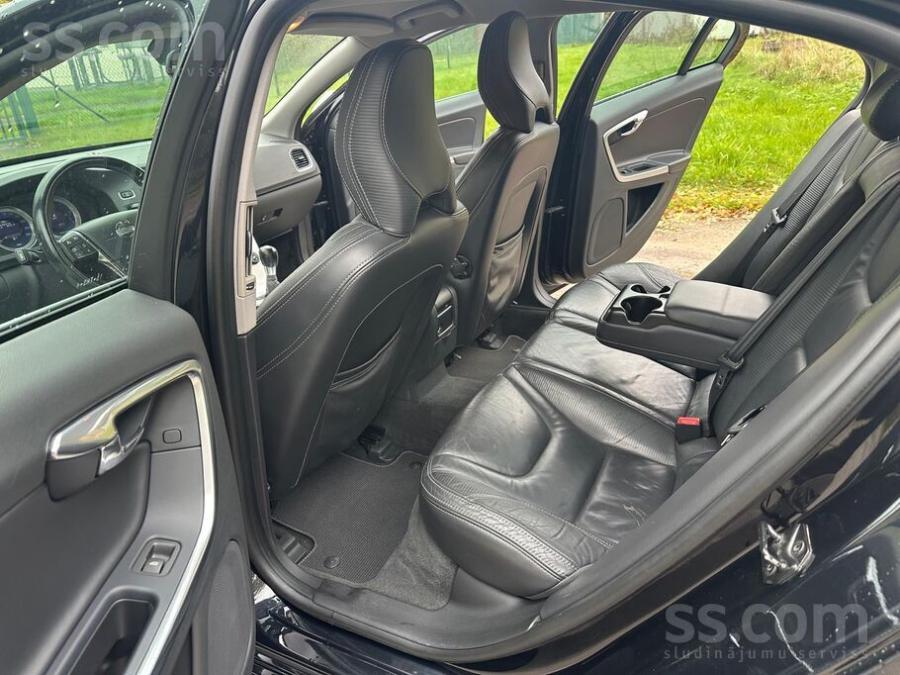 Melns Volvo S60 2012 Rīga, ar dzinēja tilpumu 1.60 L un nobraukumu 286 tūkst. km par 4700 €, foto 18 vietnē AUTOMOTO.COM.LV