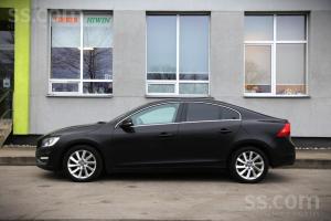 Melns Volvo S60 2013 Rīga, ar dzinēja tilpumu 1.60 L un nobraukumu 0 tūkst. km par 6995 €, foto 2 vietnē AUTOMOTO.COM.LV