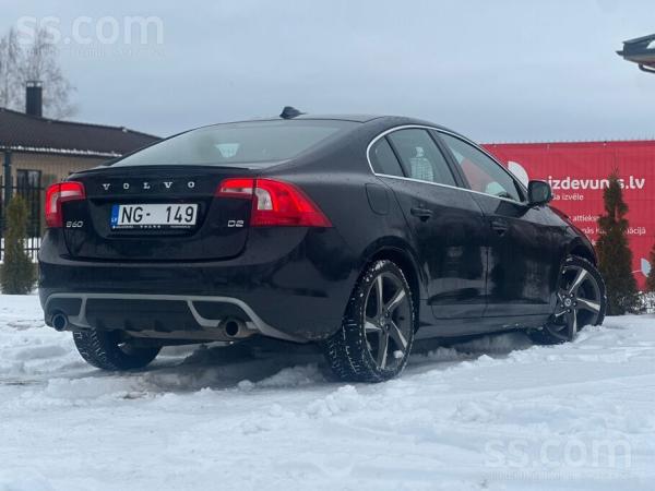 Black Volvo S60 2013 in Jelgava, with an engine capacity of 1.60 L and mileage of 0 thousand km for 6300 €, photo 4 on AUTOMOTO.COM.LV