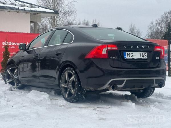Black Volvo S60 2013 in Jelgava, with an engine capacity of 1.60 L and mileage of 0 thousand km for 6300 €, photo 6 on AUTOMOTO.COM.LV