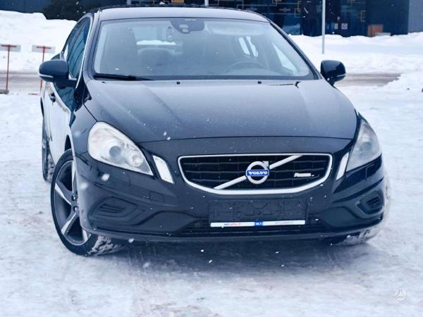 Melns Volvo S60 2013 Šauļi, ar dzinēja tilpumu 2.50 L un nobraukumu 200 tūkst. km par 6600 €, foto 3 vietnē AUTOMOTO.COM.LV