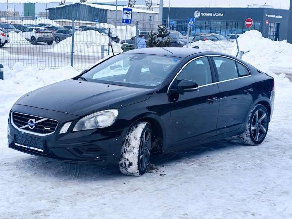 Melns Volvo S60 2013 Šauļi, ar dzinēja tilpumu 2.50 L un nobraukumu 200 tūkst. km par 6600 €, foto 5 vietnē AUTOMOTO.COM.LV