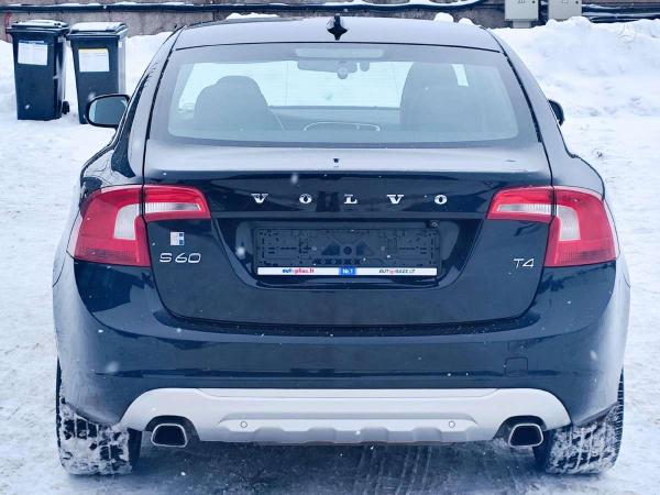Melns Volvo S60 2013 Šauļi, ar dzinēja tilpumu 2.50 L un nobraukumu 200 tūkst. km par 6600 €, foto 7 vietnē AUTOMOTO.COM.LV