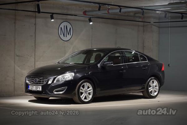 Black Volvo S60 2013 in Tallinn, with an engine capacity of 2.00 L and mileage of 243 thousand km for 7990 €, photo 1 on AUTOMOTO.COM.LV