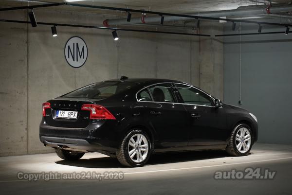 Black Volvo S60 2013 in Tallinn, with an engine capacity of 2.00 L and mileage of 243 thousand km for 7990 €, photo 2 on AUTOMOTO.COM.LV