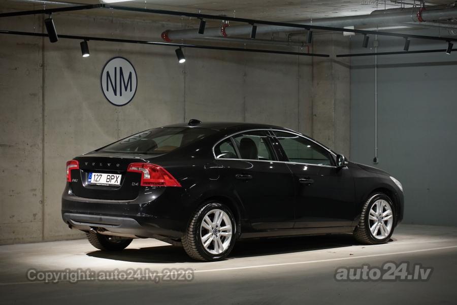 Melns Volvo S60 2013 Tallina, ar dzinēja tilpumu 2.00 L un nobraukumu 243 tūkst. km par 7990 €, foto 3 vietnē AUTOMOTO.COM.LV