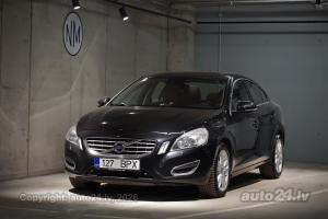 Melns Volvo S60 2013 Tallina, ar dzinēja tilpumu 2.00 L un nobraukumu 243 tūkst. km par 7990 €, foto 4 vietnē AUTOMOTO.COM.LV