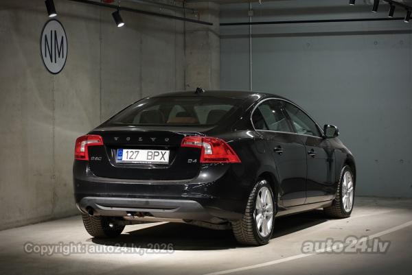 Black Volvo S60 2013 in Tallinn, with an engine capacity of 2.00 L and mileage of 243 thousand km for 7990 €, photo 4 on AUTOMOTO.COM.LV