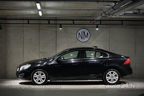 Black Volvo S60 2013 in Tallinn, with an engine capacity of 2.00 L and mileage of 243 thousand km for 7990 €, photo 5 on AUTOMOTO.COM.LV