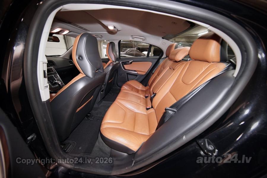 Melns Volvo S60 2013 Tallina, ar dzinēja tilpumu 2.00 L un nobraukumu 243 tūkst. km par 7990 €, foto 13 vietnē AUTOMOTO.COM.LV