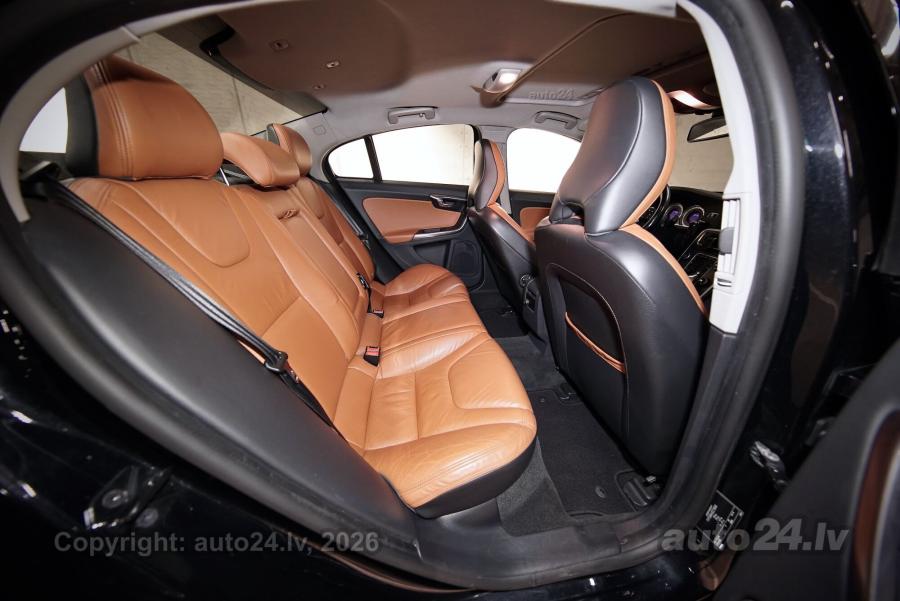 Melns Volvo S60 2013 Tallina, ar dzinēja tilpumu 2.00 L un nobraukumu 243 tūkst. km par 7990 €, foto 15 vietnē AUTOMOTO.COM.LV