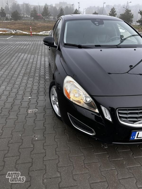 Melns Volvo S60 2013 Palanga, ar dzinēja tilpumu 2.00 L un nobraukumu 89 tūkst. km par 7100 €, foto 4 vietnē AUTOMOTO.COM.LV
