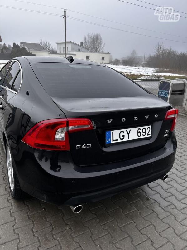 Melns Volvo S60 2013 Palanga, ar dzinēja tilpumu 2.00 L un nobraukumu 89 tūkst. km par 7100 €, foto 10 vietnē AUTOMOTO.COM.LV