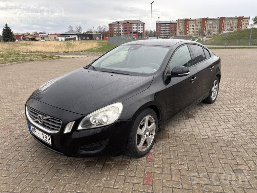 Melns Volvo S60 2013 Valmiera, ar dzinēja tilpumu 2.00 L un nobraukumu 231 tūkst. km par 6200 €, foto 1 vietnē AUTOMOTO.COM.LV