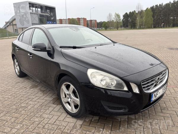 Melns Volvo S60 2013 Valmiera, ar dzinēja tilpumu 2.00 L un nobraukumu 231 tūkst. km par 6200 €, foto 3 vietnē AUTOMOTO.COM.LV