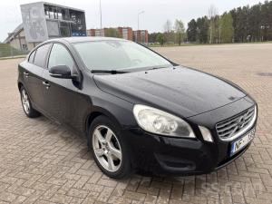 Melns Volvo S60 2013 Valmiera, ar dzinēja tilpumu 2.00 L un nobraukumu 231 tūkst. km par 6200 €, foto 4 vietnē AUTOMOTO.COM.LV