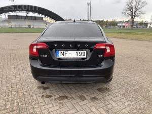 Melns Volvo S60 2013 Valmiera, ar dzinēja tilpumu 2.00 L un nobraukumu 231 tūkst. km par 6200 €, foto 7 vietnē AUTOMOTO.COM.LV