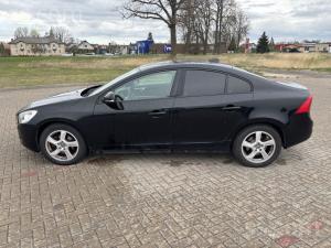 Melns Volvo S60 2013 Valmiera, ar dzinēja tilpumu 2.00 L un nobraukumu 231 tūkst. km par 6200 €, foto 9 vietnē AUTOMOTO.COM.LV