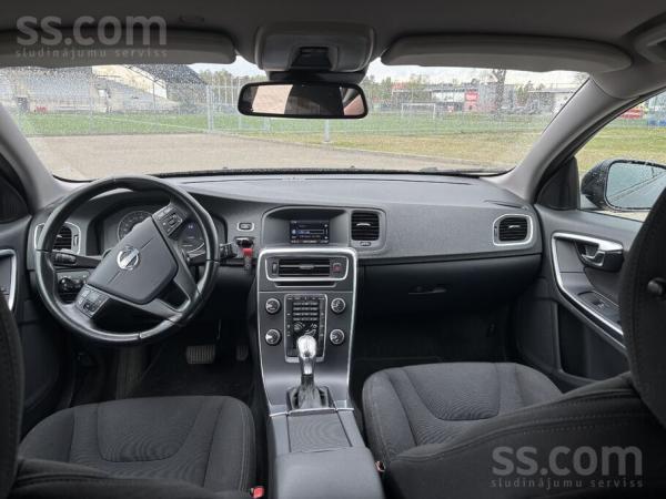 Melns Volvo S60 2013 Valmiera, ar dzinēja tilpumu 2.00 L un nobraukumu 231 tūkst. km par 6200 €, foto 9 vietnē AUTOMOTO.COM.LV