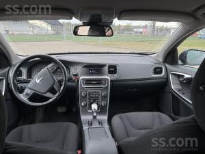 Melns Volvo S60 2013 Valmiera, ar dzinēja tilpumu 2.00 L un nobraukumu 231 tūkst. km par 6200 €, foto 10 vietnē AUTOMOTO.COM.LV