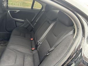 Melns Volvo S60 2013 Valmiera, ar dzinēja tilpumu 2.00 L un nobraukumu 231 tūkst. km par 6200 €, foto 12 vietnē AUTOMOTO.COM.LV