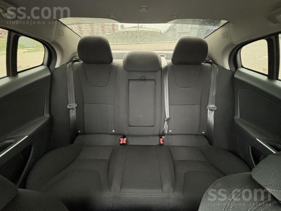 Melns Volvo S60 2013 Valmiera, ar dzinēja tilpumu 2.00 L un nobraukumu 231 tūkst. km par 6200 €, foto 13 vietnē AUTOMOTO.COM.LV
