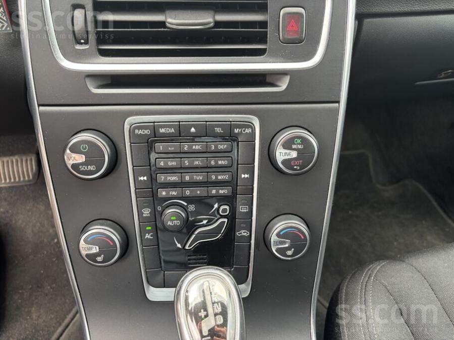 Melns Volvo S60 2013 Valmiera, ar dzinēja tilpumu 2.00 L un nobraukumu 231 tūkst. km par 6200 €, foto 14 vietnē AUTOMOTO.COM.LV
