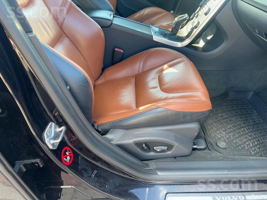 Black Volvo S60 2013 in Riga, with an engine capacity of 1.60 L and mileage of 205 thousand km for 8750 €, photo 6 on AUTOMOTO.COM.LV