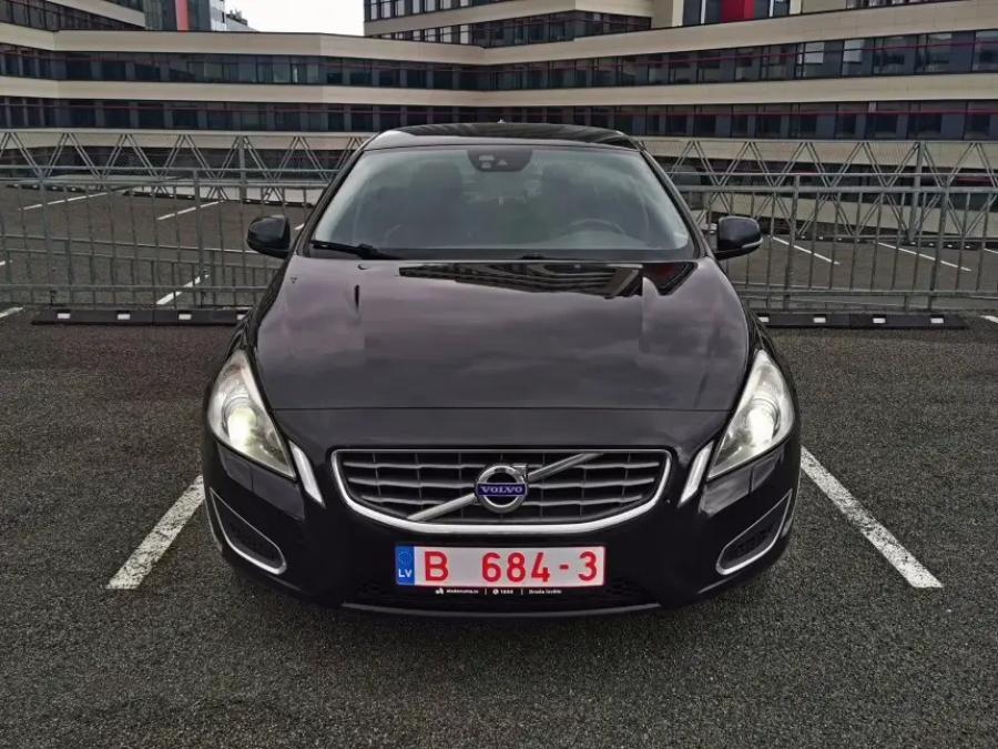 Black Volvo S60 2013 in Riga, with an engine capacity of 2.00 L and mileage of 194 thousand km for 8190 €, photo 3 on AUTOMOTO.COM.LV