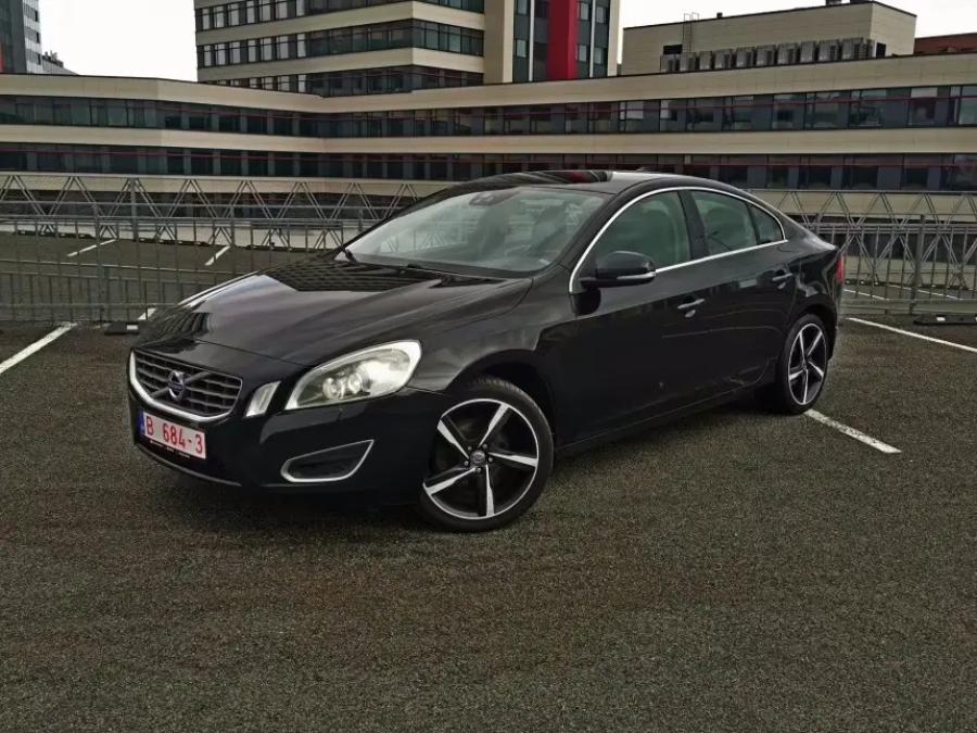 Black Volvo S60 2013 in Riga, with an engine capacity of 2.00 L and mileage of 194 thousand km for 8190 €, photo 4 on AUTOMOTO.COM.LV
