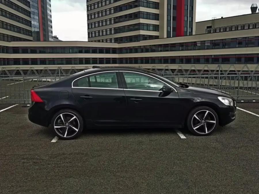 Black Volvo S60 2013 in Riga, with an engine capacity of 2.00 L and mileage of 194 thousand km for 8190 €, photo 5 on AUTOMOTO.COM.LV