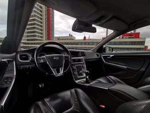 Black Volvo S60 2013 in Riga, with an engine capacity of 2.00 L and mileage of 194 thousand km for 8190 €, photo 9 on AUTOMOTO.COM.LV