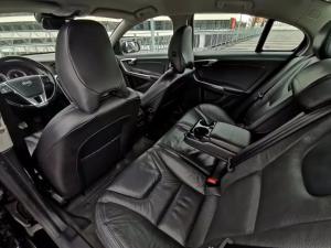 Black Volvo S60 2013 in Riga, with an engine capacity of 2.00 L and mileage of 194 thousand km for 8190 €, photo 13 on AUTOMOTO.COM.LV