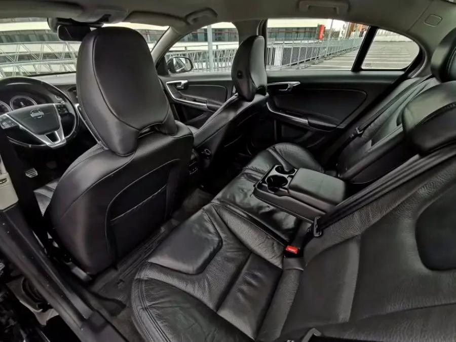 Black Volvo S60 2013 in Riga, with an engine capacity of 2.00 L and mileage of 194 thousand km for 8190 €, photo 13 on AUTOMOTO.COM.LV