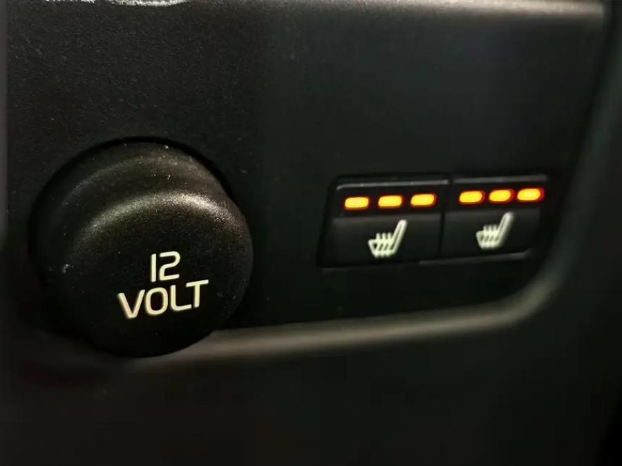 Black Volvo S60 2013 in Riga, with an engine capacity of 2.00 L and mileage of 194 thousand km for 8190 €, photo 14 on AUTOMOTO.COM.LV