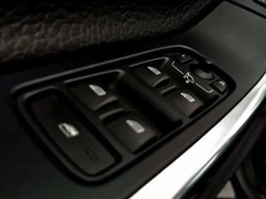 Black Volvo S60 2013 in Riga, with an engine capacity of 2.00 L and mileage of 194 thousand km for 8190 €, photo 15 on AUTOMOTO.COM.LV