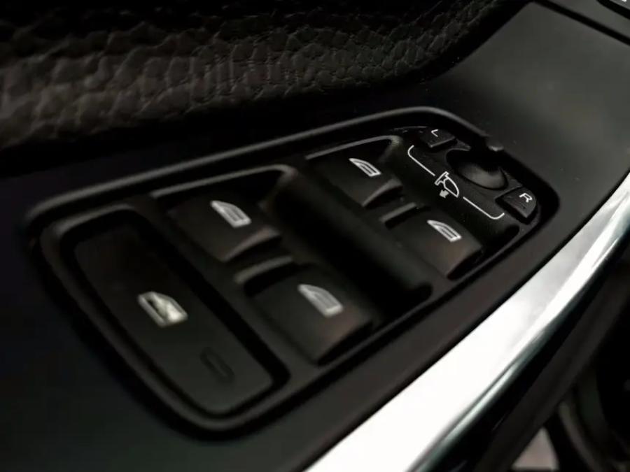 Black Volvo S60 2013 in Riga, with an engine capacity of 2.00 L and mileage of 194 thousand km for 8190 €, photo 15 on AUTOMOTO.COM.LV