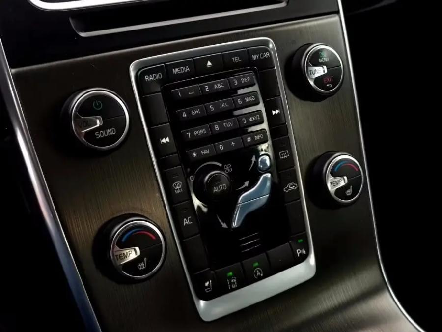 Black Volvo S60 2013 in Riga, with an engine capacity of 2.00 L and mileage of 194 thousand km for 8190 €, photo 17 on AUTOMOTO.COM.LV